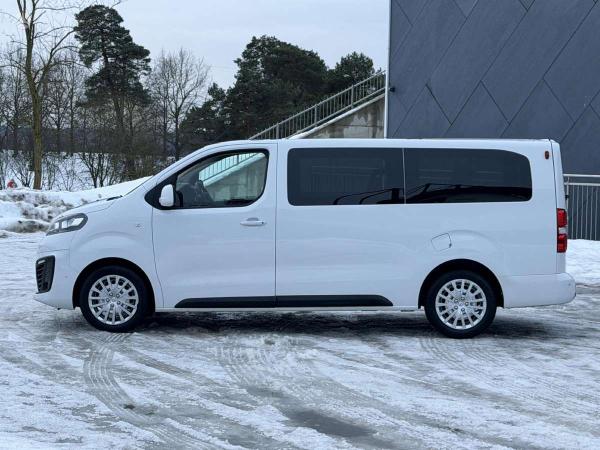 Balts Opel Zafira Life 2022 Jonava, ar dzinēja tilpumu 1.50 L un nobraukumu 230 tūkst. km par 18500 €, foto 4 vietnē AUTOMOTO.COM.LV