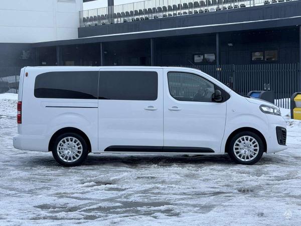 White Opel Zafira Life 2022 in Jonava, with an engine capacity of 1.50 L and mileage of 230 thousand km for 18500 €, photo 11 on AUTOMOTO.COM.LV
