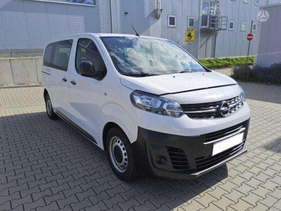 Balts Opel Zafira Life 2022 Viļņa, ar dzinēja tilpumu 1.50 L un nobraukumu 181 tūkst. km par 16930 €, foto 4 vietnē AUTOMOTO.COM.LV