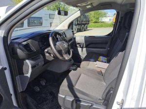 Balts Opel Zafira Life 2022 Viļņa, ar dzinēja tilpumu 1.50 L un nobraukumu 181 tūkst. km par 16930 €, foto 7 vietnē AUTOMOTO.COM.LV