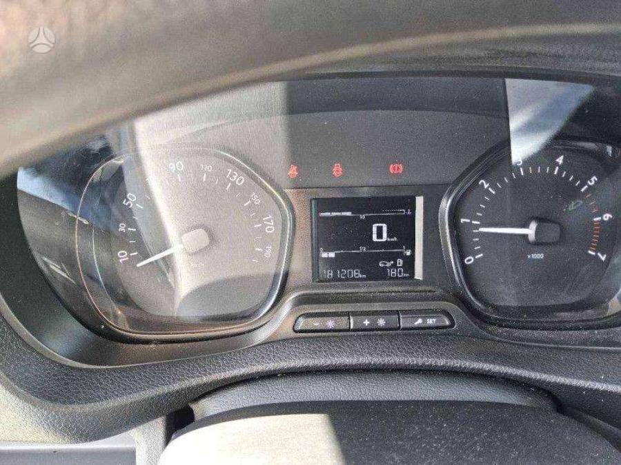 Balts Opel Zafira Life 2022 Viļņa, ar dzinēja tilpumu 1.50 L un nobraukumu 181 tūkst. km par 16930 €, foto 9 vietnē AUTOMOTO.COM.LV