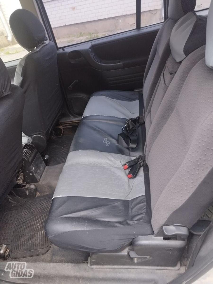 Opel Zafira 2001 Mažeikiai, ar dzinēja tilpumu 2.00 L un nobraukumu 300 tūkst. km par 600 €, foto 6 vietnē AUTOMOTO.COM.LV