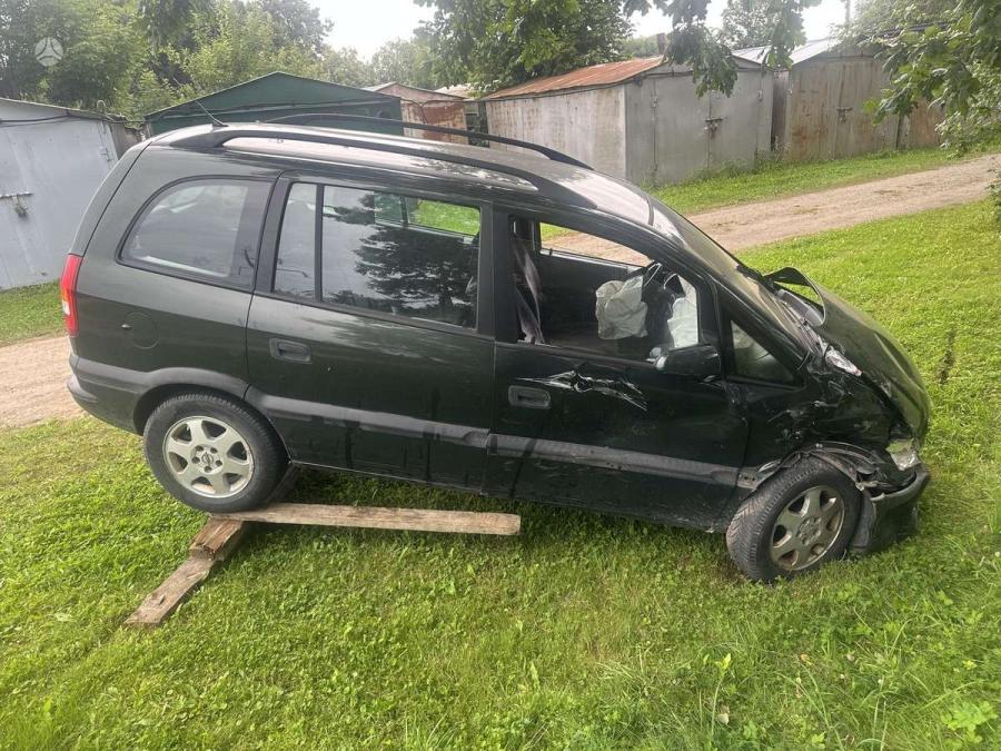 Opel Zafira 2002 Šauļi, ar dzinēja tilpumu 2.00 L un nobraukumu 230 tūkst. km par 350 €, foto 4 vietnē AUTOMOTO.COM.LV