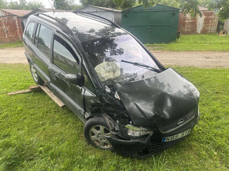 Opel Zafira 2002 Šauļi, ar dzinēja tilpumu 2.00 L un nobraukumu 230 tūkst. km par 350 €, foto 5 vietnē AUTOMOTO.COM.LV