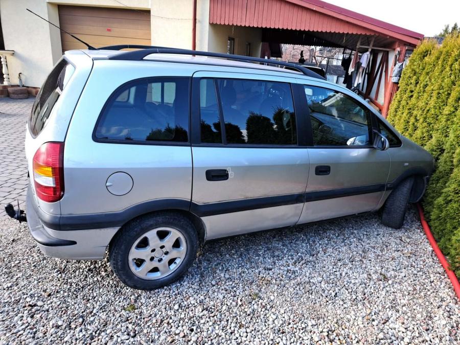 Opel Zafira 2003 in Gargzdai, with an engine capacity of 2.20 L and mileage of 308 thousand km for 788 €, photo 1 on AUTOMOTO.COM.LV