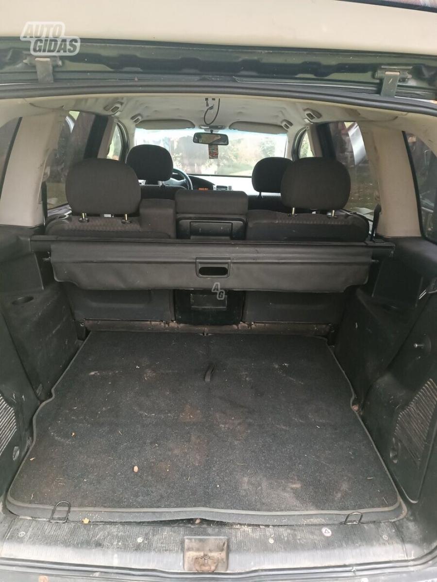 Opel Zafira 2003 in Utena, with an engine capacity of 2.20 L and mileage of 260 thousand km for 850 €, photo 11 on AUTOMOTO.COM.LV