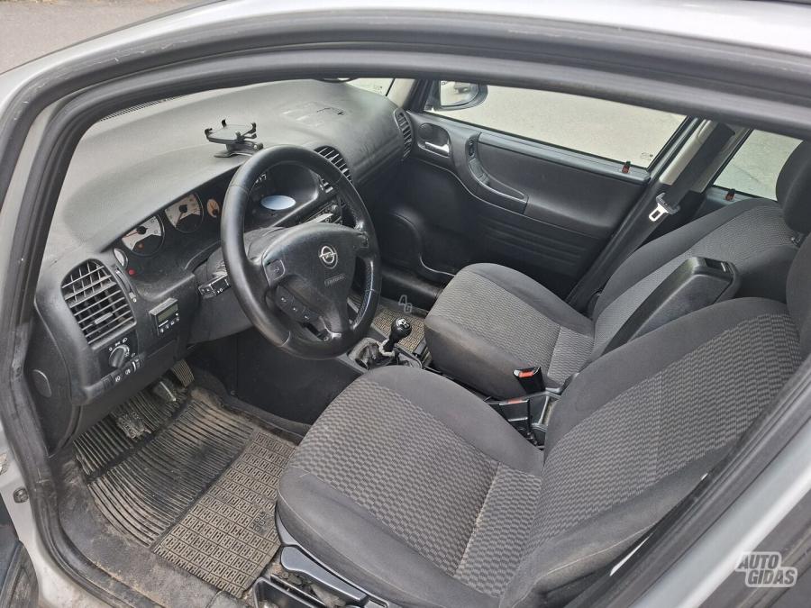 Opel Zafira 2004 in Vilnius, with an engine capacity of 2.20 L and mileage of 300 thousand km for 699 €, photo 5 on AUTOMOTO.COM.LV