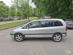 Opel Zafira 2004 in Vilnius, with an engine capacity of 2.20 L and mileage of 288 thousand km for 699 €, photo 4 on AUTOMOTO.COM.LV