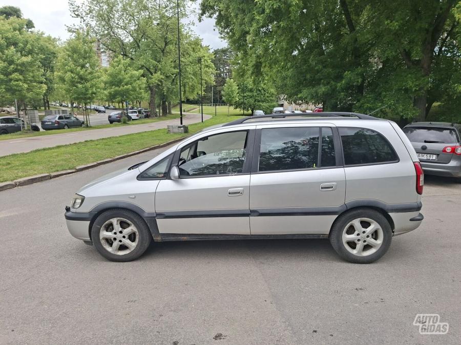 Opel Zafira 2004 in Vilnius, with an engine capacity of 2.20 L and mileage of 288 thousand km for 699 €, photo 4 on AUTOMOTO.COM.LV