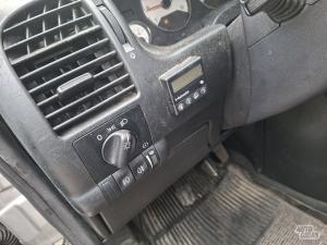 Opel Zafira 2004 in Vilnius, with an engine capacity of 2.20 L and mileage of 288 thousand km for 699 €, photo 8 on AUTOMOTO.COM.LV