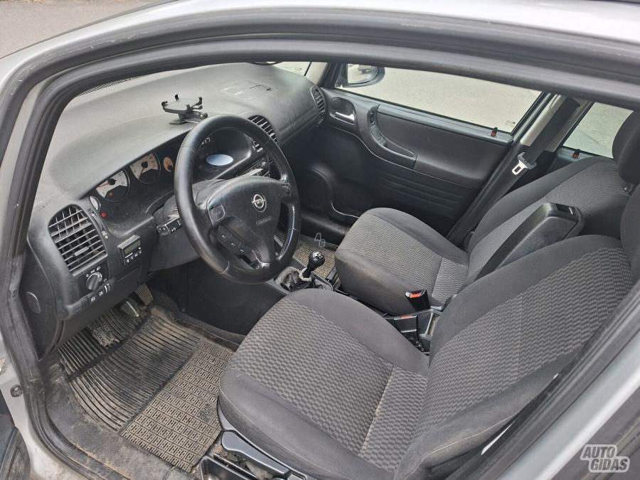Opel Zafira 2004 in Vilnius, with an engine capacity of 2.20 L and mileage of 288 thousand km for 699 €, photo 9 on AUTOMOTO.COM.LV