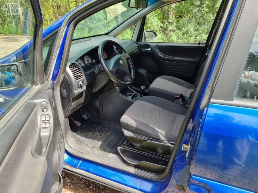 Opel Zafira 2004 in Kaunas, with an engine capacity of 2.20 L and mileage of 285 thousand km for 950 €, photo 6 on AUTOMOTO.COM.LV