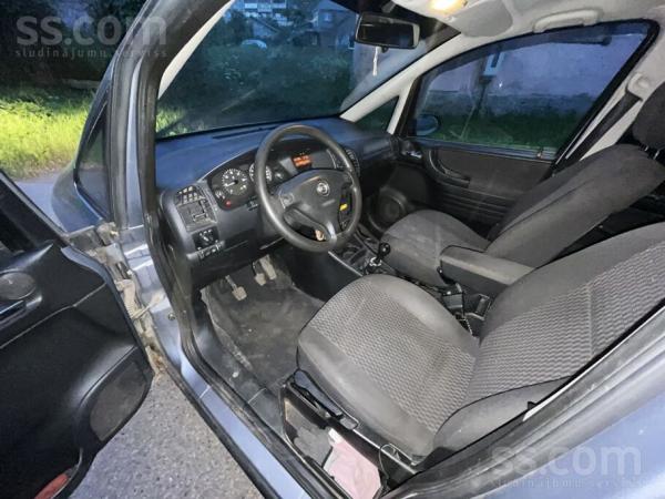 Opel Zafira 2004 in Daugavpils, with an engine capacity of 2.20 L and mileage of 283 thousand km for 500 €, photo 5 on AUTOMOTO.COM.LV
