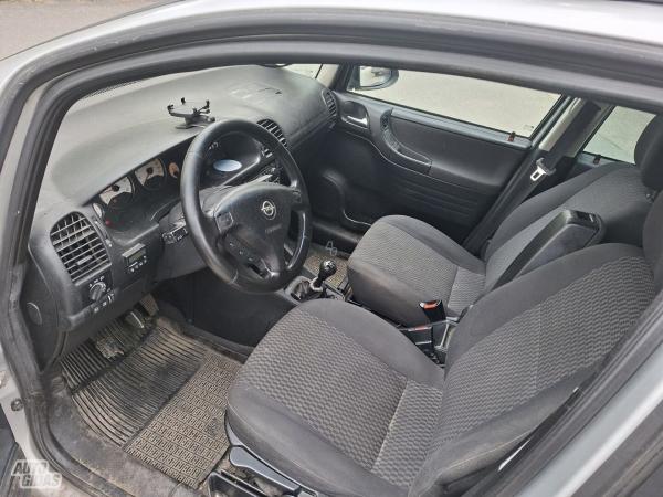 Opel Zafira 2004 in Vilnius, with an engine capacity of 2.20 L and mileage of 298 thousand km for 699 €, photo 5 on AUTOMOTO.COM.LV