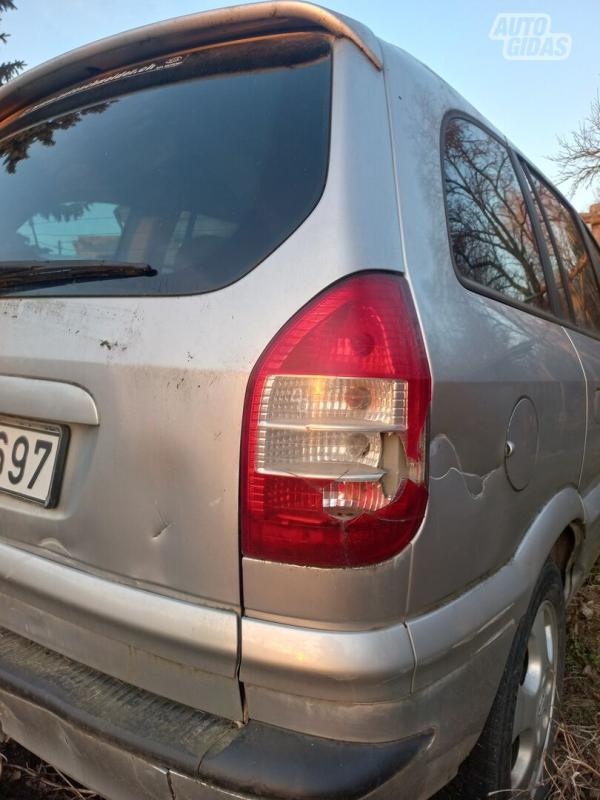 Opel Zafira 2005 in Kaunas, with an engine capacity of 2.20 L and mileage of 166 thousand km for 999 €, photo 2 on AUTOMOTO.COM.LV