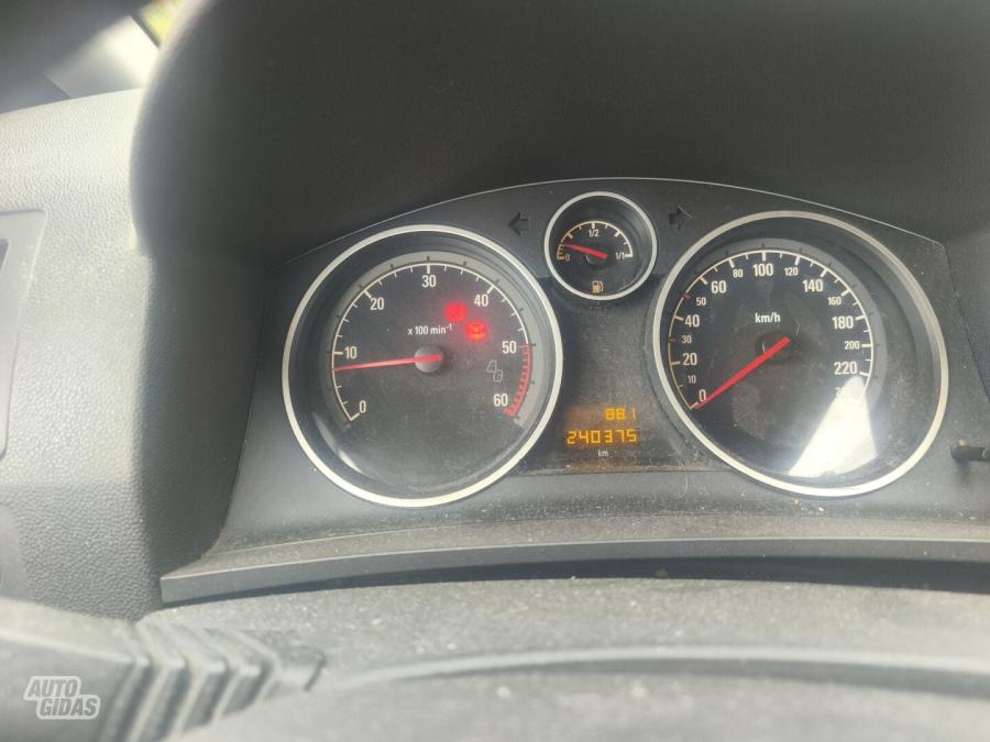 Opel Zafira 2005 Ignalina, ar dzinēja tilpumu 1.90 L un nobraukumu 245 tūkst. km par 420 €, foto 3 vietnē AUTOMOTO.COM.LV