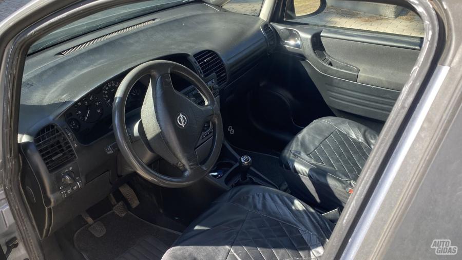 Opel Zafira 2005 in Vilnius, with an engine capacity of 2.20 L and mileage of 319 thousand km for 650 €, photo 9 on AUTOMOTO.COM.LV