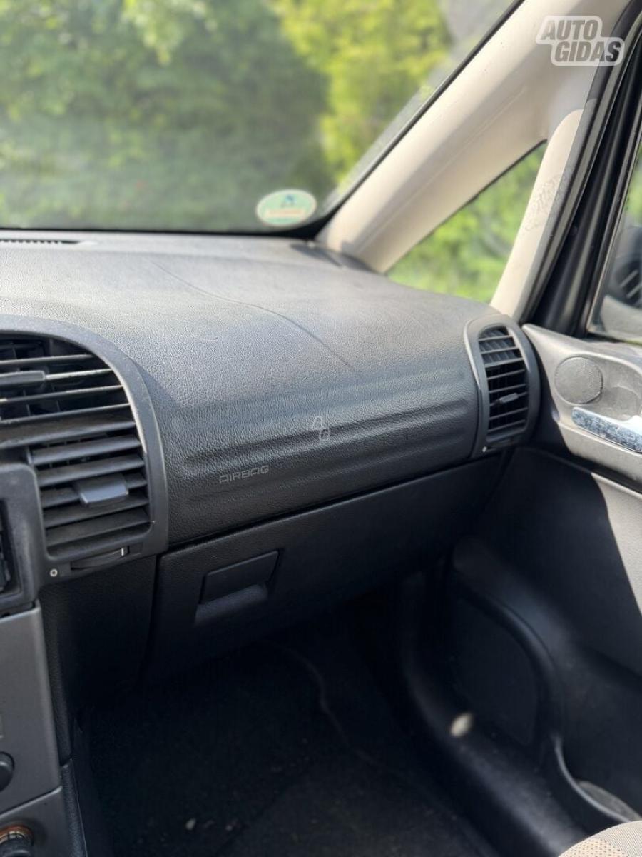 Opel Zafira 2005 Kauņa, ar dzinēja tilpumu 2.20 L un nobraukumu 299 tūkst. km par 650 €, foto 24 vietnē AUTOMOTO.COM.LV