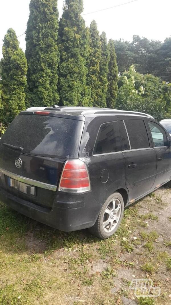 Opel Zafira 2005 in Prienai, with an engine capacity of 1.90 L and mileage of 403 thousand km for 1300 €, photo 3 on AUTOMOTO.COM.LV