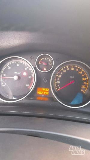 Opel Zafira 2005 in Prienai, with an engine capacity of 1.90 L and mileage of 403 thousand km for 1300 €, photo 9 on AUTOMOTO.COM.LV
