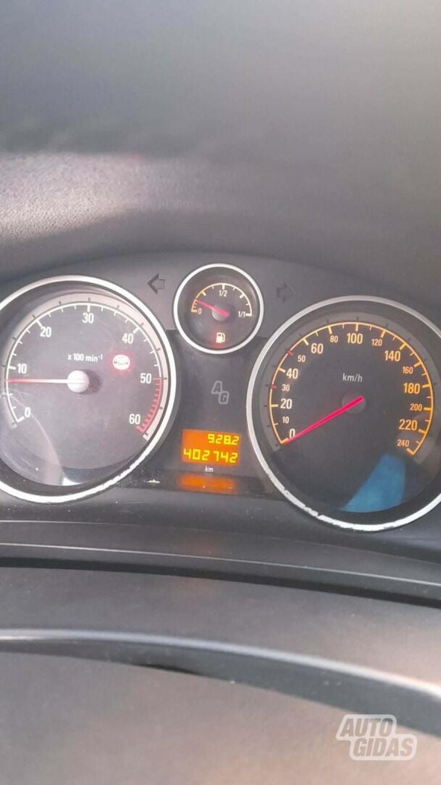 Opel Zafira 2005 in Prienai, with an engine capacity of 1.90 L and mileage of 403 thousand km for 1300 €, photo 9 on AUTOMOTO.COM.LV