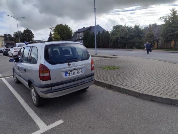Opel Zafira 2005 in Mazeikiai, with an engine capacity of 2.00 L and mileage of 357 thousand km for 520 €, photo 5 on AUTOMOTO.COM.LV