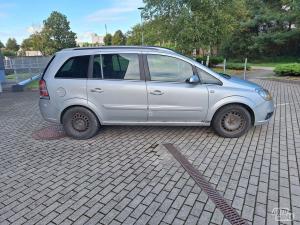 Opel Zafira 2006 in Klaipeda, with an engine capacity of 2.00 L and mileage of 285 thousand km for 750 €, photo 4 on AUTOMOTO.COM.LV