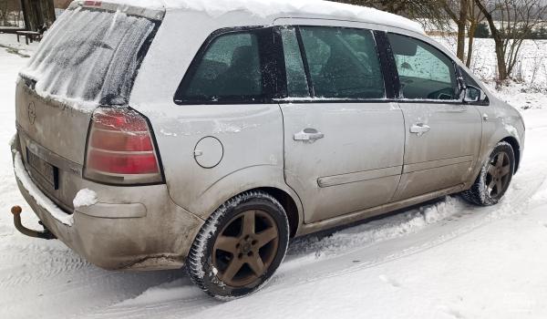 Opel Zafira 2006 Šauļi, ar dzinēja tilpumu 1.90 L un nobraukumu 313 tūkst. km par 1100 €, foto 3 vietnē AUTOMOTO.COM.LV
