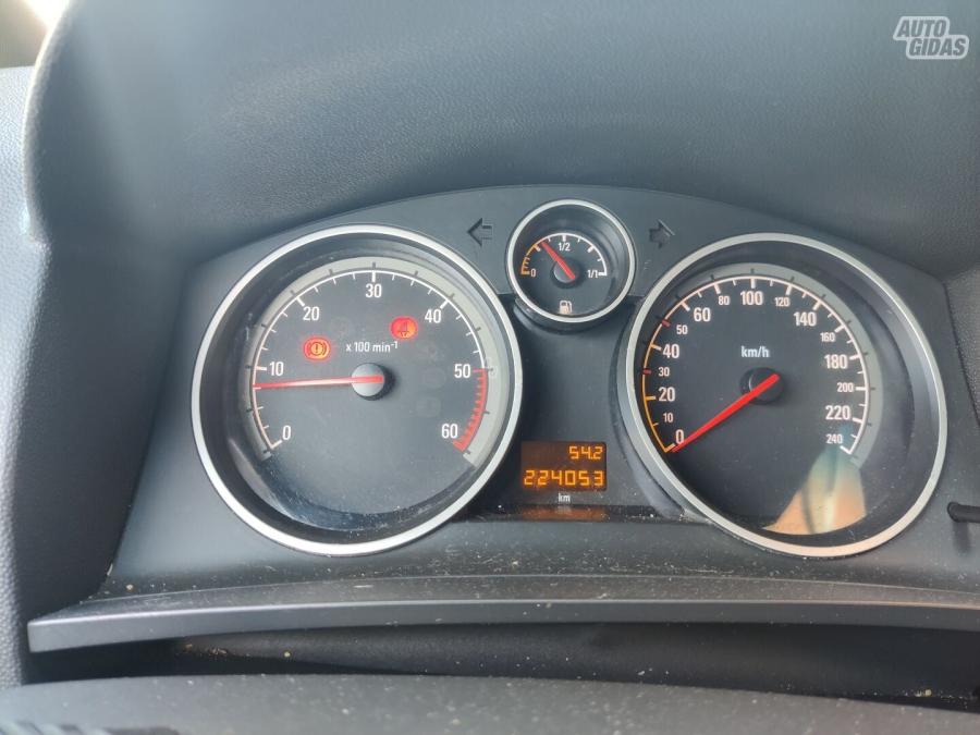 Opel Zafira 2006 in Siauliai, with an engine capacity of 1.90 L and mileage of 245 thousand km for 950 €, photo 8 on AUTOMOTO.COM.LV