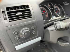 Opel Zafira 2006 in Utena, with an engine capacity of 1.90 L and mileage of 305 thousand km for 1500 €, photo 12 on AUTOMOTO.COM.LV