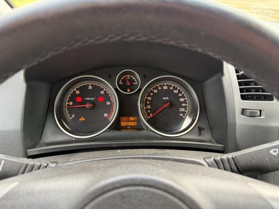 Opel Zafira 2006 in Utena, with an engine capacity of 1.90 L and mileage of 305 thousand km for 1500 €, photo 13 on AUTOMOTO.COM.LV
