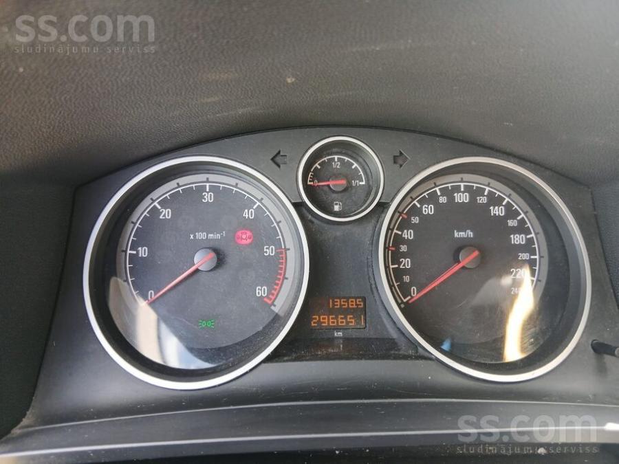 Opel Zafira 2006 Liepāja, ar dzinēja tilpumu 1.90 L un nobraukumu 297 tūkst. km par 1700 €, foto 4 vietnē AUTOMOTO.COM.LV