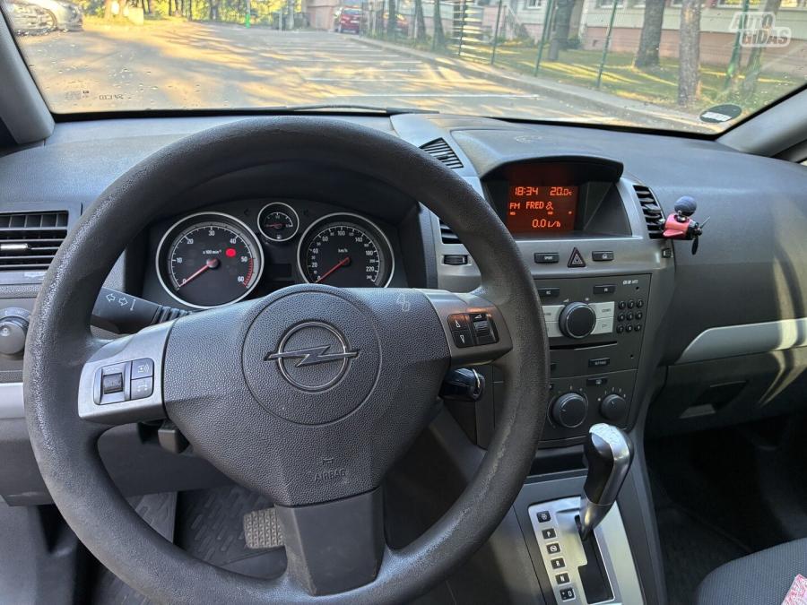 Opel Zafira 2007 in Vilnius, with an engine capacity of 1.90 L and mileage of 329 thousand km for 1350 €, photo 12 on AUTOMOTO.COM.LV