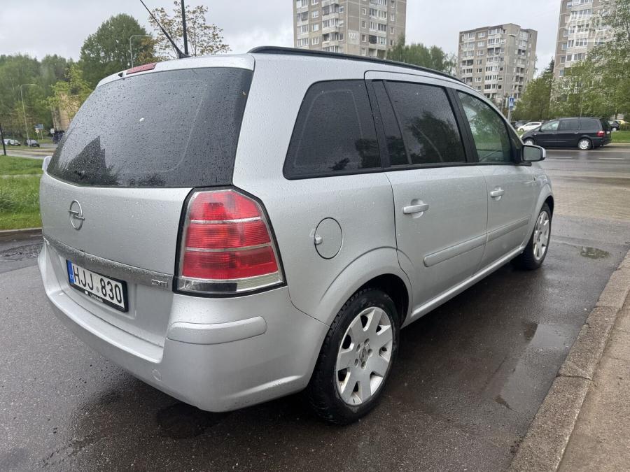 Opel Zafira 2008 in Vilnius, with an engine capacity of 1.90 L and mileage of 220 thousand km for 1400 €, photo 3 on AUTOMOTO.COM.LV