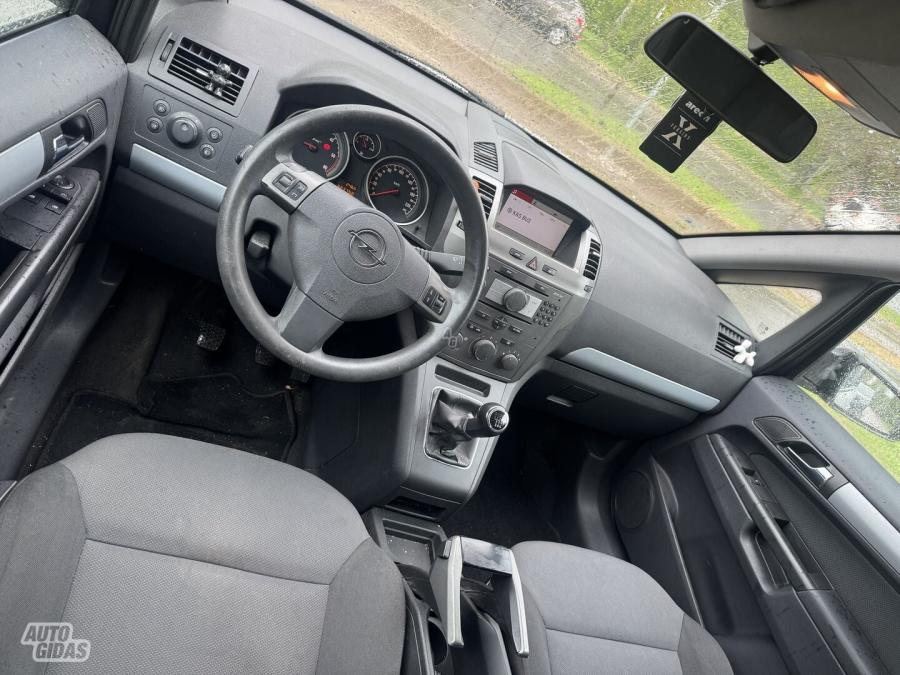 Opel Zafira 2008 in Vilnius, with an engine capacity of 1.90 L and mileage of 220 thousand km for 1400 €, photo 4 on AUTOMOTO.COM.LV