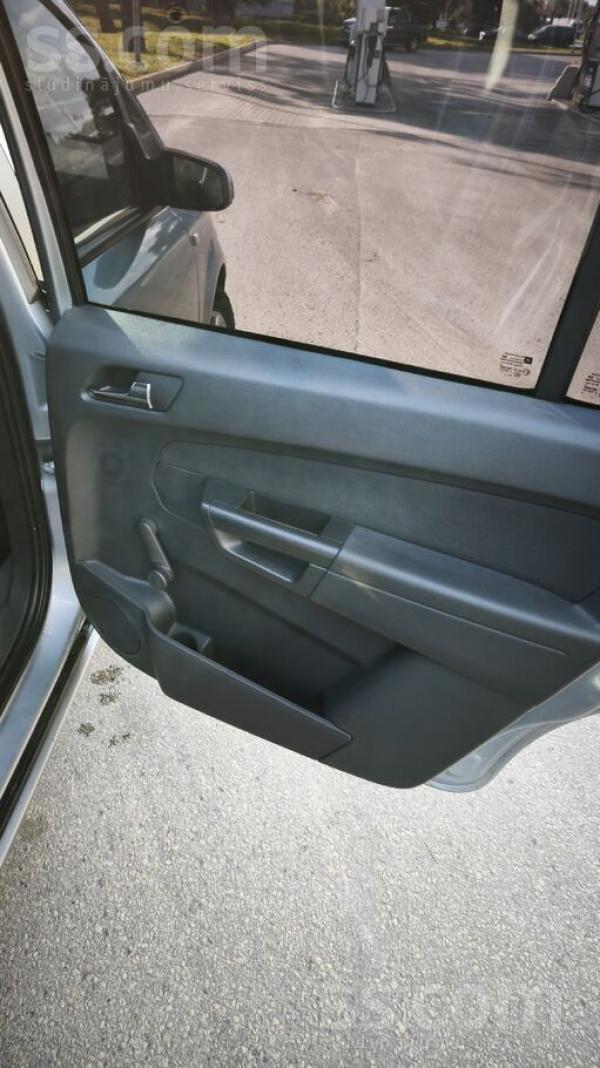 Opel Zafira 2008 in Jekabpils, with an engine capacity of 1.90 L and mileage of 297 thousand km for 2650 €, photo 8 on AUTOMOTO.COM.LV