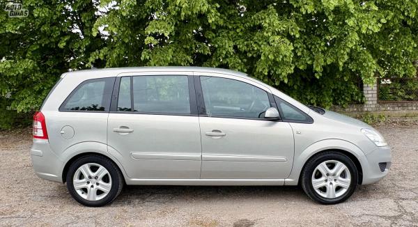 Opel Zafira 2009 in Taurage, with an engine capacity of 1.70 L and mileage of 297 thousand km for 2500 €, photo 4 on AUTOMOTO.COM.LV