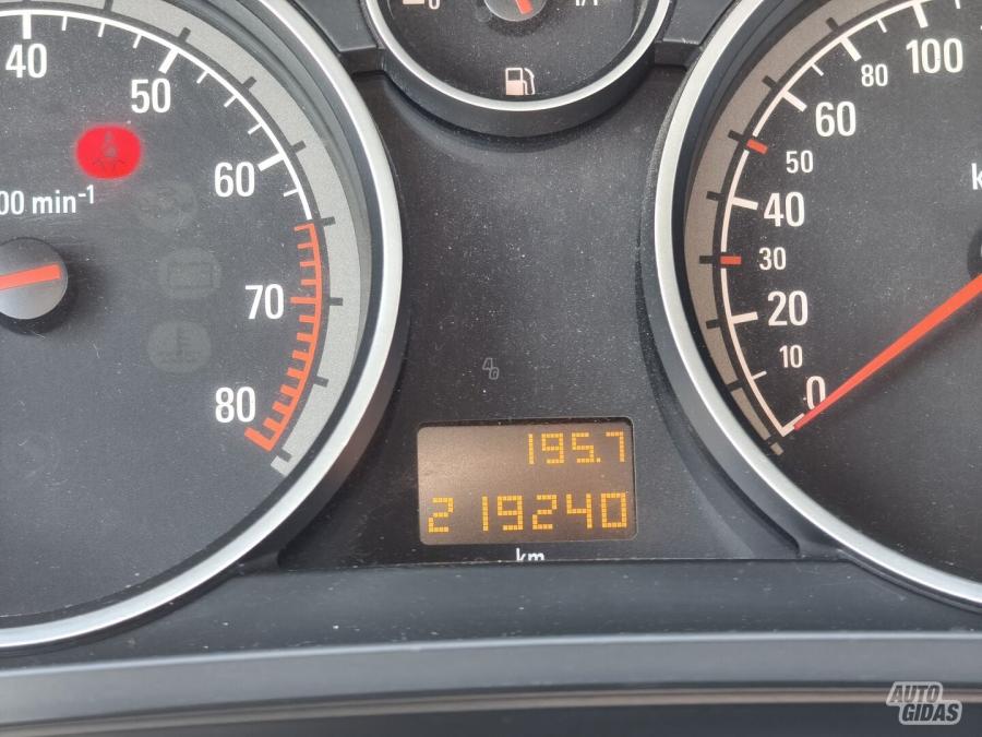 Opel Zafira 2009 in Vilnius, with an engine capacity of 1.60 L and mileage of 219 thousand km for 2650 €, photo 12 on AUTOMOTO.COM.LV