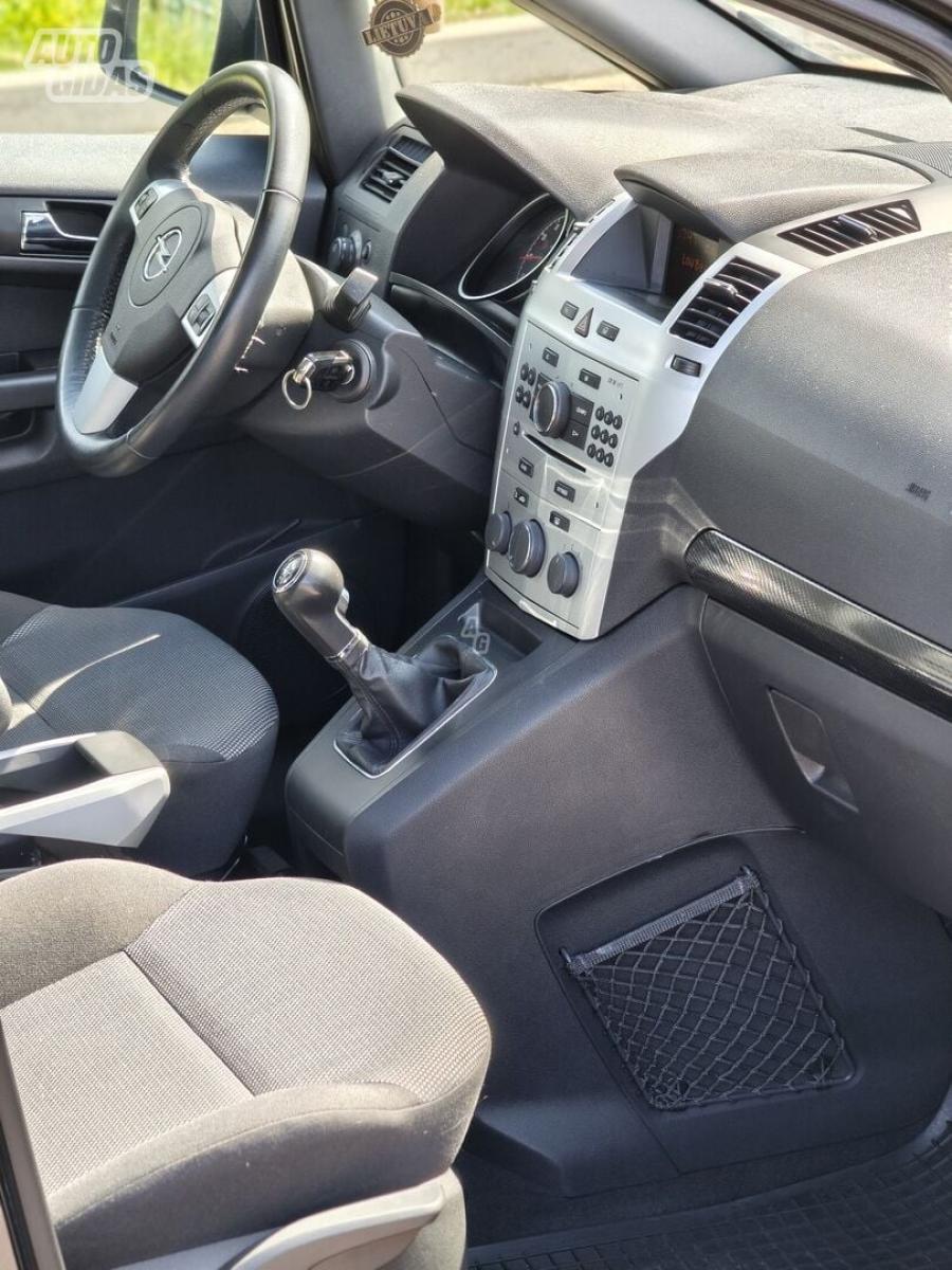 Opel Zafira 2009 in Vilnius, with an engine capacity of 1.60 L and mileage of 219 thousand km for 2650 €, photo 7 on AUTOMOTO.COM.LV