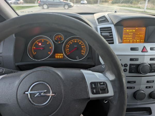 Opel Zafira 2009 in Klaipeda, with an engine capacity of 1.90 L and mileage of 413 thousand km for 1250 €, photo 8 on AUTOMOTO.COM.LV