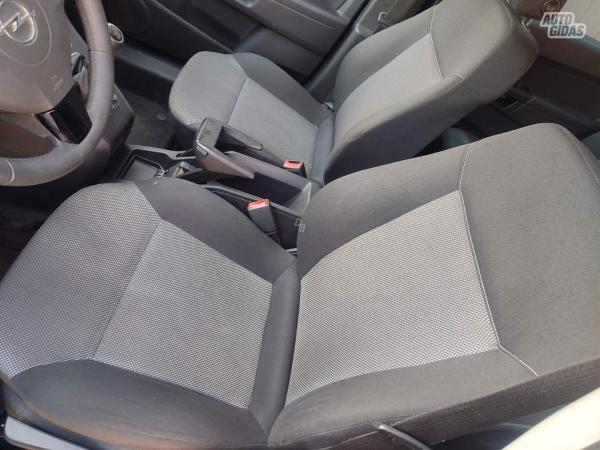 Opel Zafira 2010 in Kaunas, with an engine capacity of 1.70 L and mileage of 243 thousand km for 3300 €, photo 7 on AUTOMOTO.COM.LV