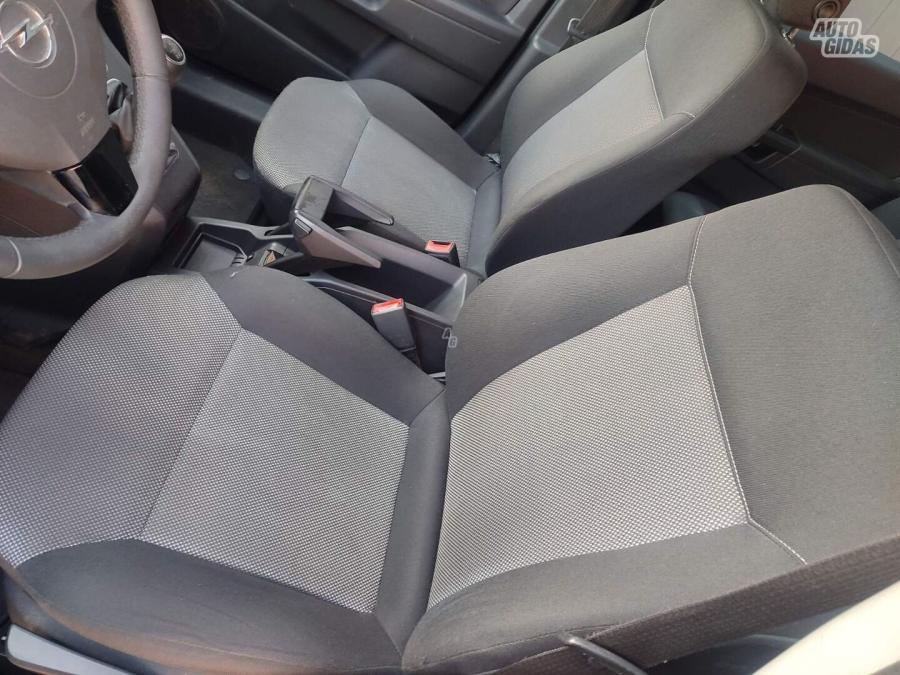 Opel Zafira 2010 in Kaunas, with an engine capacity of 1.70 L and mileage of 243 thousand km for 3300 €, photo 8 on AUTOMOTO.COM.LV