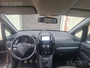 Opel Zafira 2010 in Cesis, with an engine capacity of 1.70 L and mileage of 298 thousand km for 2100 €, photo 4 on AUTOMOTO.COM.LV