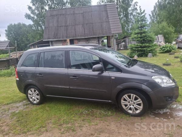 Opel Zafira 2010 in Cesis, with an engine capacity of 1.70 L and mileage of 298 thousand km for 2100 €, photo 4 on AUTOMOTO.COM.LV