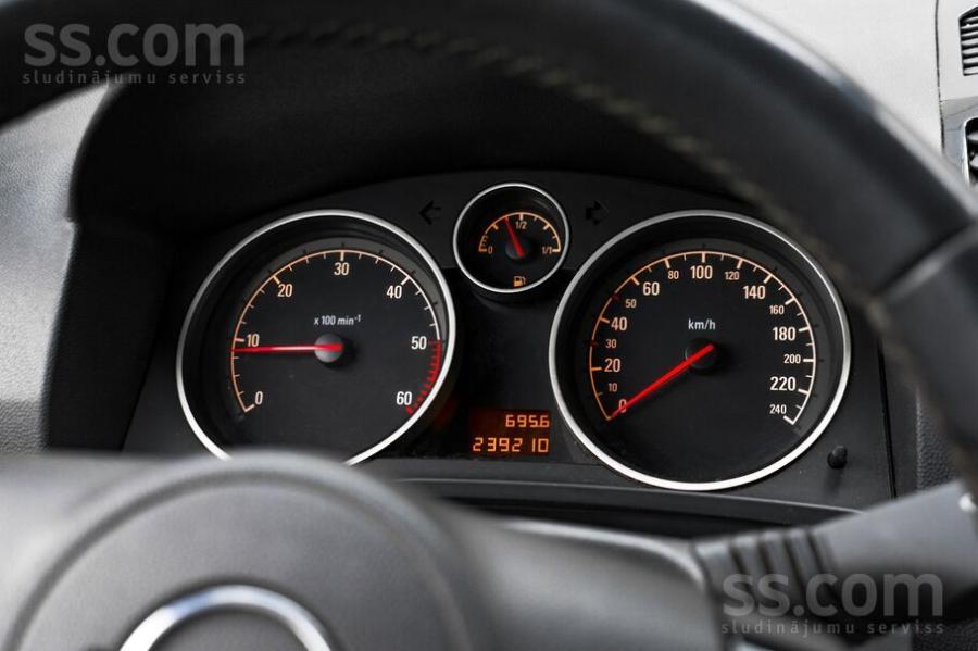 Opel Zafira 2010 Rīga, ar dzinēja tilpumu 1.70 L un nobraukumu 0 tūkst. km par 2990 €, foto 18 vietnē AUTOMOTO.COM.LV