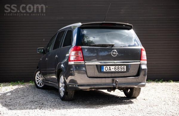 Opel Zafira 2010 in Riga, with an engine capacity of 2.20 L and mileage of 210 thousand km for 5490 €, photo 4 on AUTOMOTO.COM.LV