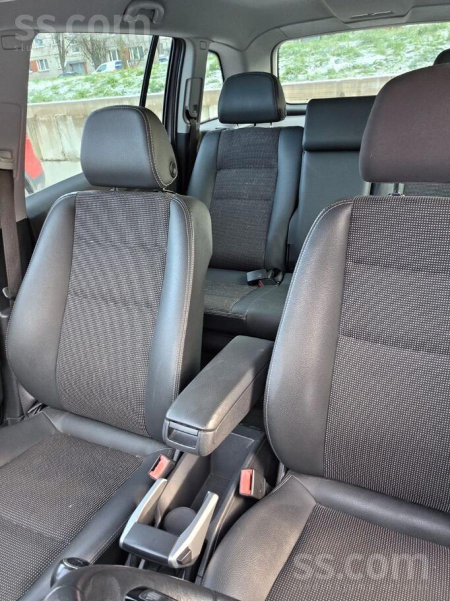 Opel Zafira 2010 in Riga, with an engine capacity of 1.70 L and mileage of 249 thousand km for 2500 €, photo 4 on AUTOMOTO.COM.LV