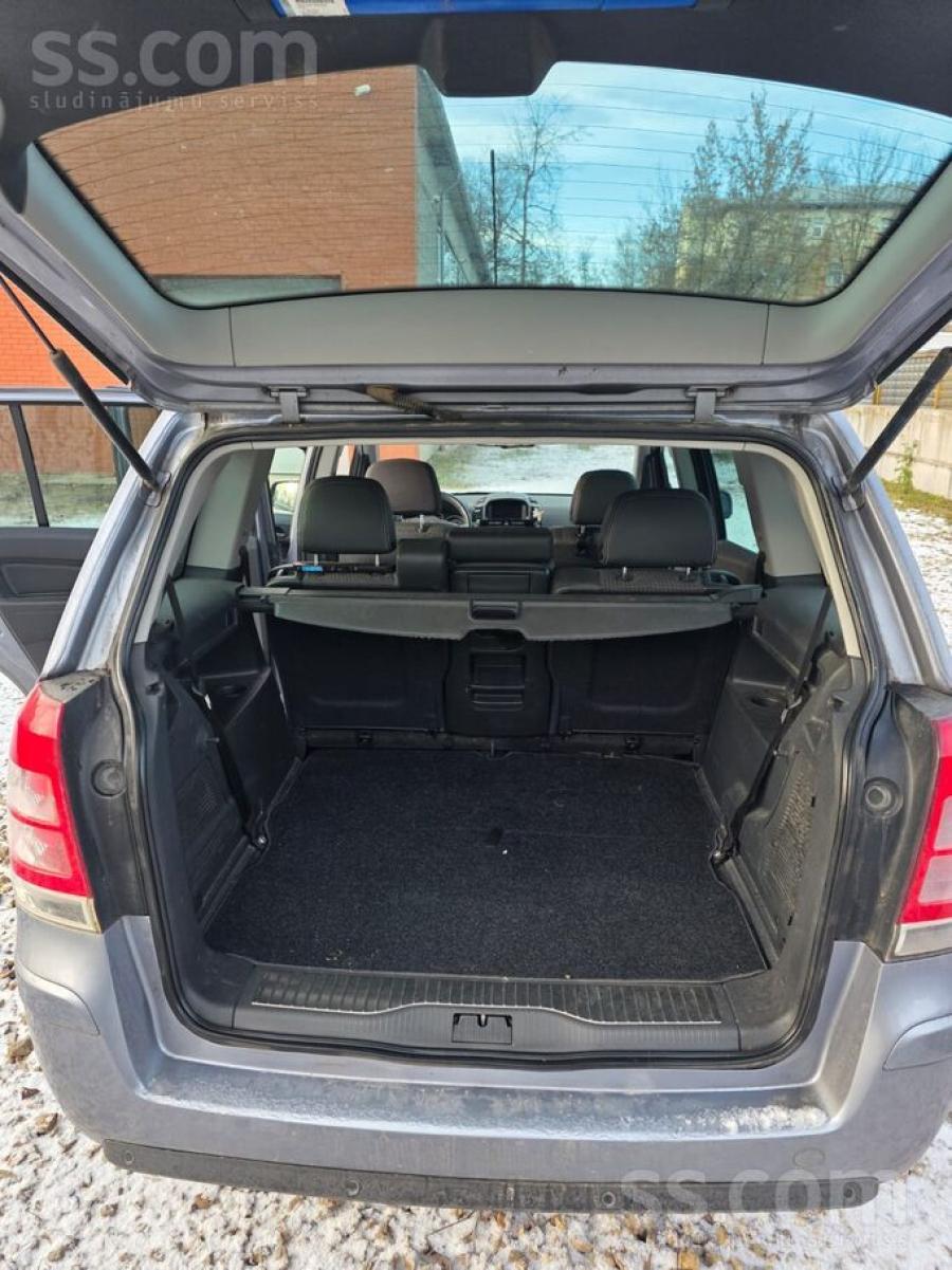 Opel Zafira 2010 in Riga, with an engine capacity of 1.70 L and mileage of 249 thousand km for 2500 €, photo 6 on AUTOMOTO.COM.LV