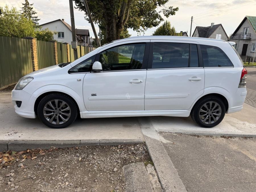 Opel Zafira 2010 in Vilnius, with an engine capacity of 1.90 L and mileage of 266 thousand km for 2450 €, photo 3 on AUTOMOTO.COM.LV