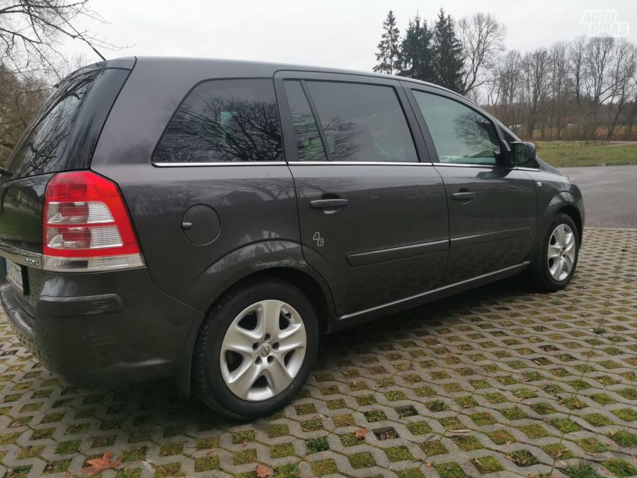Opel Zafira 2011 in Jurbarkas, with an engine capacity of 1.70 L and mileage of 263 thousand km for 2400 €, photo 4 on AUTOMOTO.COM.LV